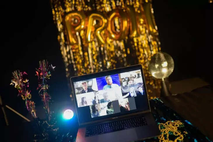Otu esi akwado Virtual Prom na 2022 3817_1