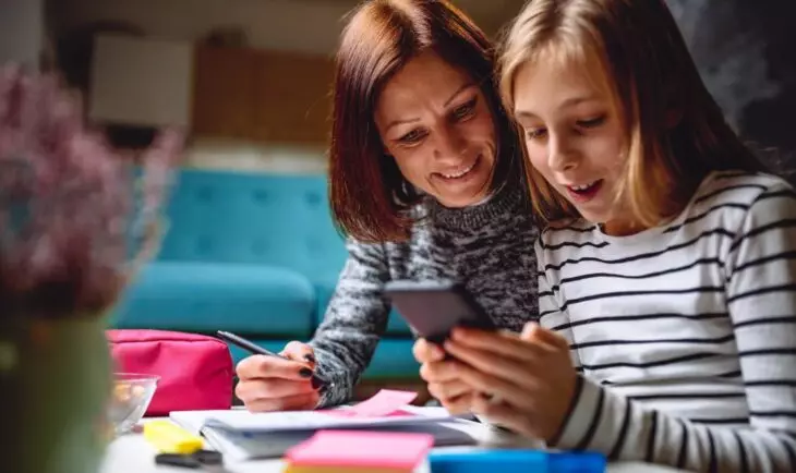 ကလေးတွေ ဘယ်အချိန်မှာ စမတ်ဖုန်းတွေ ရသင့်သလဲ - 2022 မိဘများ လမ်းညွှန် 3843_2