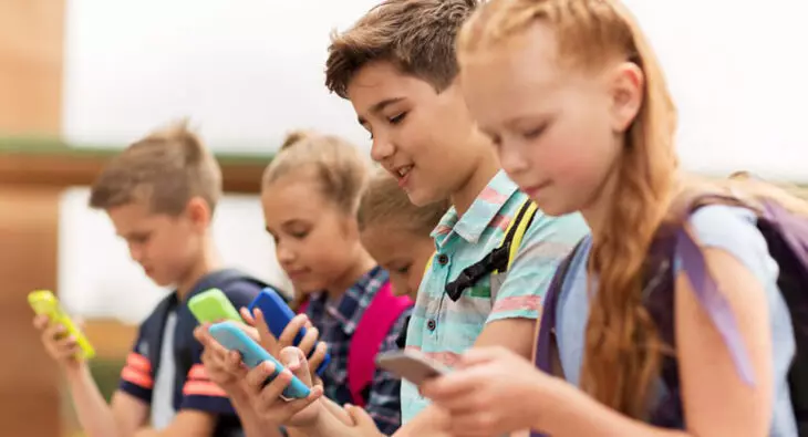 Kur duhet fëmijët të marrin telefonat inteligjentë - 2022 Udhëzuesi i prindërve 3843_5
