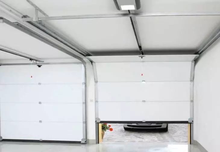 11 dicas essenciais a considerar ao escolher uma empresa profissional de reparo de portas de garagem 38522_1