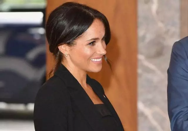 UMeghan Markle usondele kakhulu kumculi wakhe wokwenza izinto 40205_2