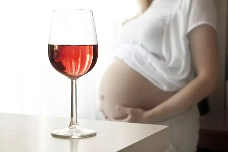 การดื่มไวน์ระหว่างตั้งครรภ์ - 2022 ข้อเท็จจริง ความเสี่ยง และตำนานที่ถูกเปิดเผย 4041_2