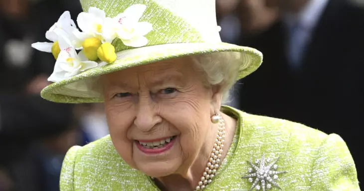 Apa yang ada di Dompet Ratu Elizabeth II? 40504_8