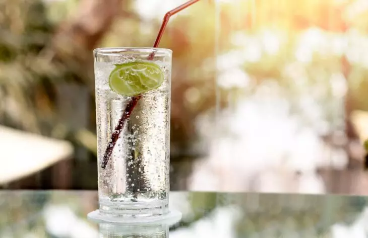 Seltzer ջուր խմելու 8 առողջապահական առավելությունները 4097_4