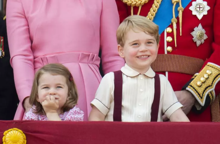 Когда королевские братья и сестры, принц Джордж и принцесса Шарлотта, появятся на публике? 41198_3
