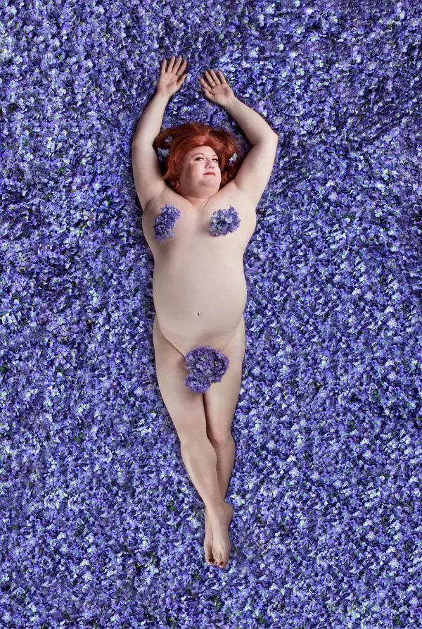 14 महिला “अमेरिकन ब्युटी” फोटो सिरीजसाठी नग्न पोज देतात, सर्व शरीर सुंदर असल्याचे दाखवते 42226_8