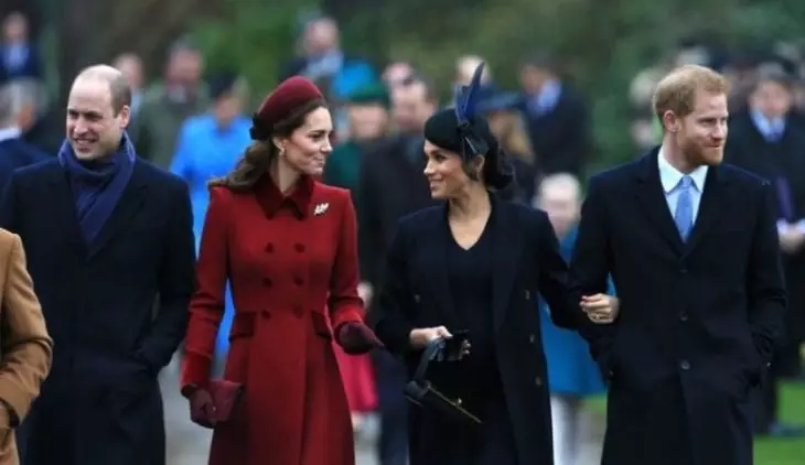 De Prënz George an d'Prinzessin Charlotte waren net um Chrëschtdag Service zu Sandringham deelgeholl 42316_2