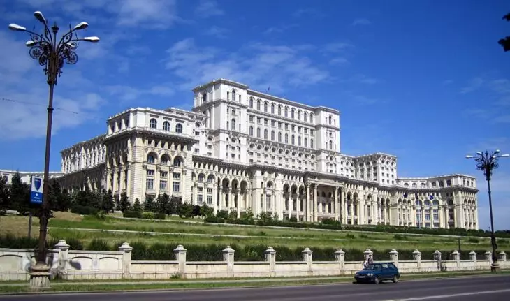 الأماكن التي يجب عليك زيارتها في بوخارست 42495_1