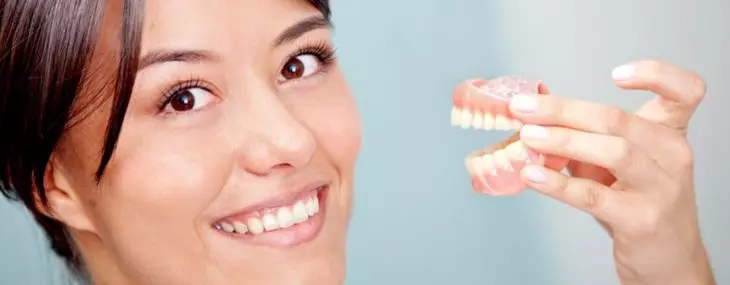 Diş protezleri barada bilmeli zatlaryňyzyň hemmesi 42604_1