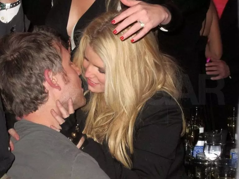 14 Super Awkward Celebrity Kisses 42890_2