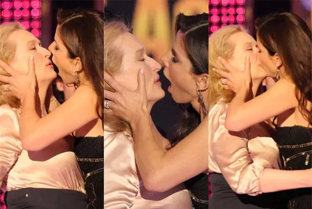 14 Super Awkward Celebrity Kisses 42890_5