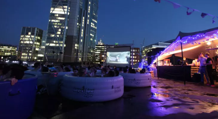 Nou vle ale la a: London's Hot Tub Cinema 42898_1