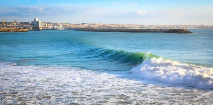 Lelungan menyang Surf? Lokasi Iki Sampeyan Perlu Priksa 4294_3