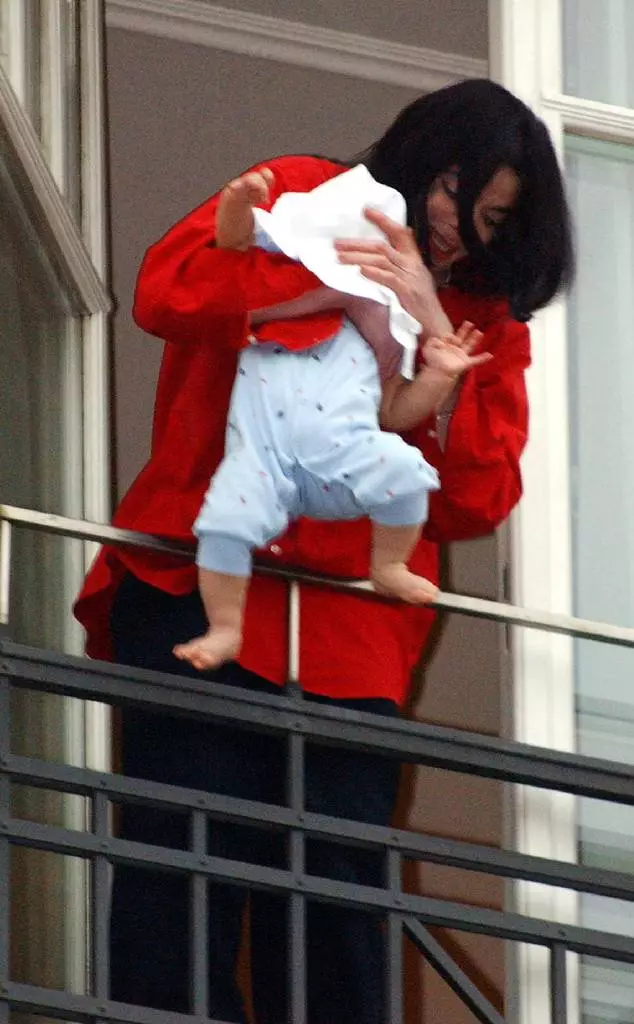 10 เหตุผลที่เราหมกมุ่นอยู่กับ Blanket Jackson 43272_1