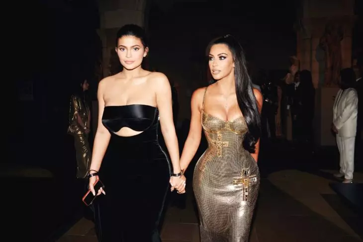 Kim Kardashian သည် Kylie Jenner ကဲ့သို့ အသက်မွေးဝမ်းကြောင်းပြုလိုပါသလား။ 43721_3