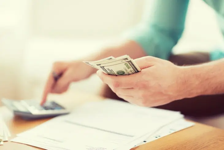 6 Výhody a nevýhody okamžitých hotovostných pôžičiek pre finančné núdze 4378_3