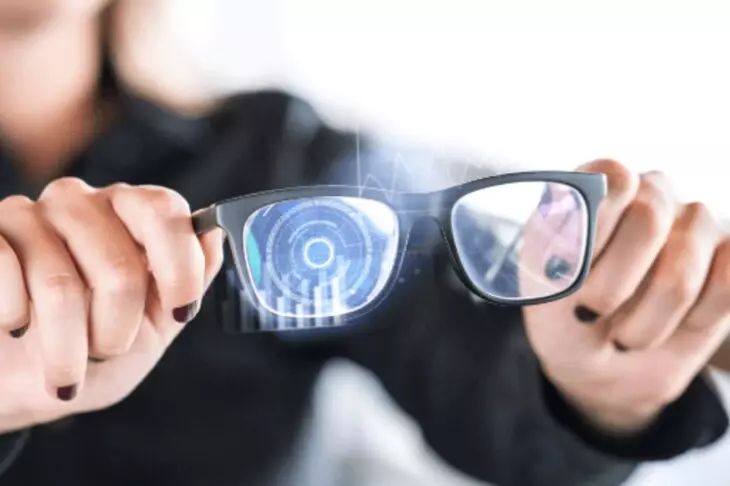 Gesondheidsbewuste bril: hoe slimbrille sal help om bysiendheid om te keer en fototerapie te lewer 44105_3