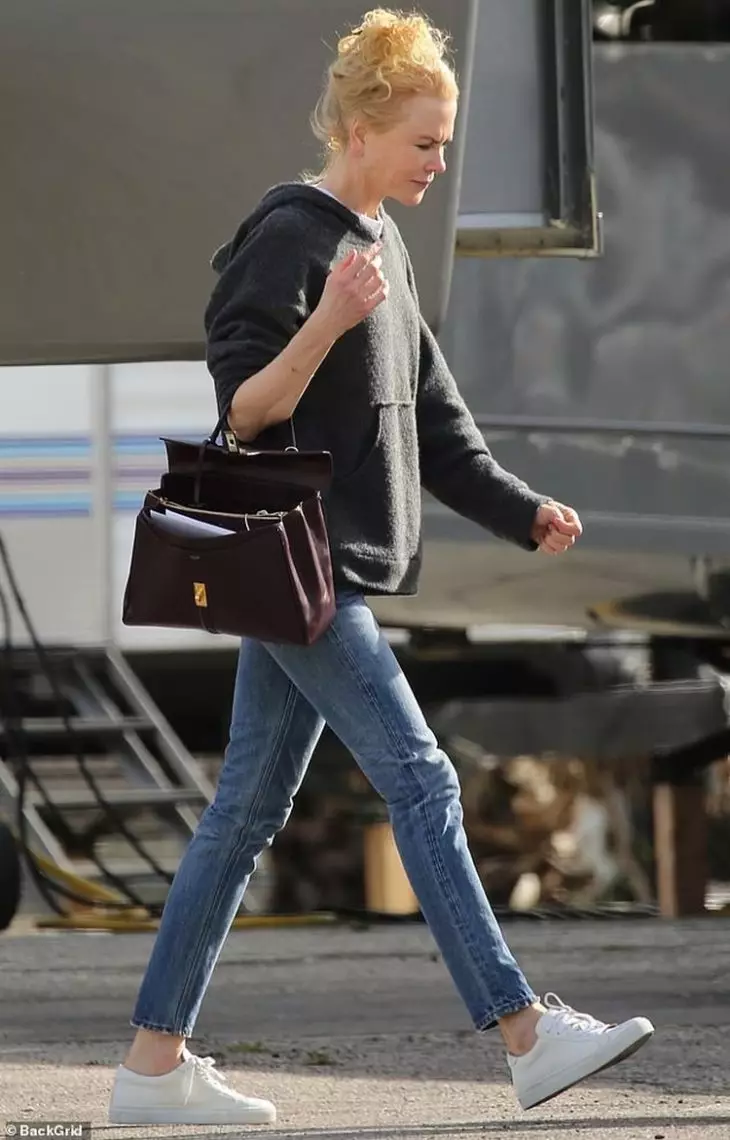 Nicole Kidman ved, hvordan man rocker overdimensioneret hættetrøje til gallasættet... før hun rejser til Sydney for at slutte sig til sin mand 44529_1