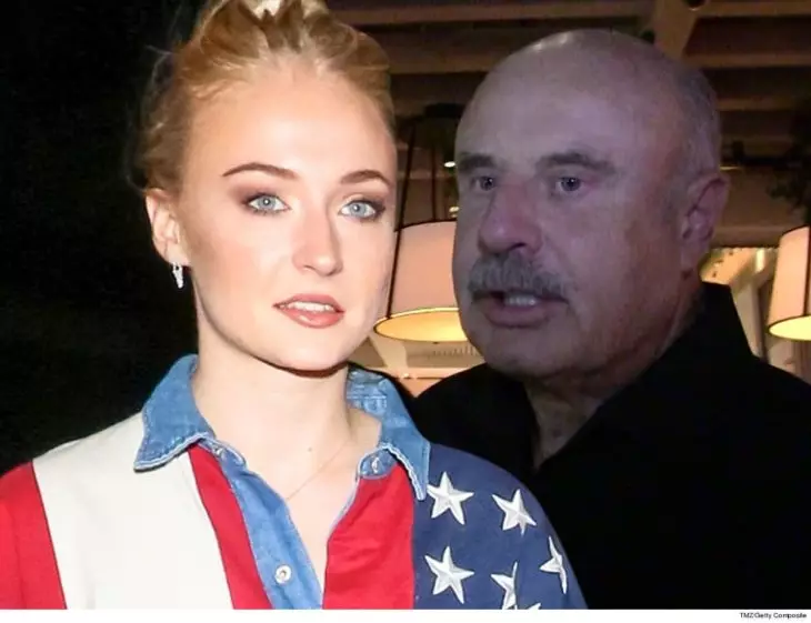 De stjer fan 'GOT' Sophie Turner tocht in protte oer selsmoard 44630_1