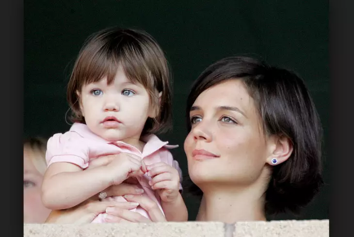 Suri Cruise, Katie Holmes agus Iníon Tom Cruise thar na blianta 45097_1