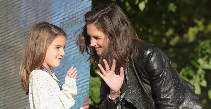 Suri Cruise, Katie Holmes agus Iníon Tom Cruise thar na blianta 45097_4