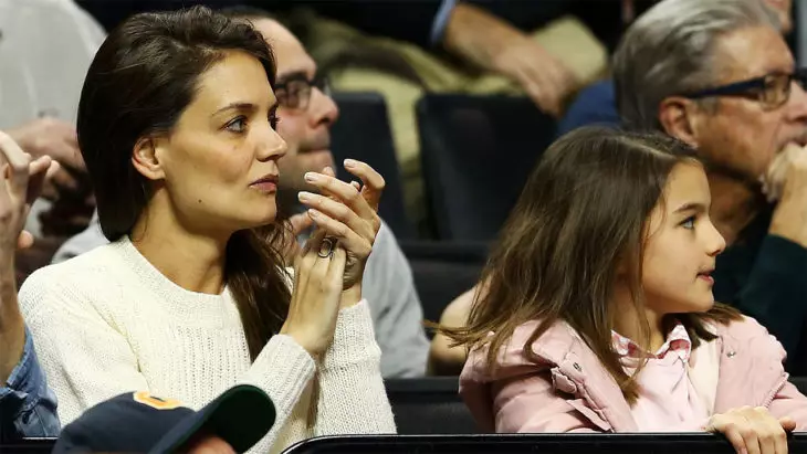 Suri Cruise, Katie Holmes ແລະລູກສາວຂອງ Tom Cruise ໃນໄລຍະຫຼາຍປີ 45097_7