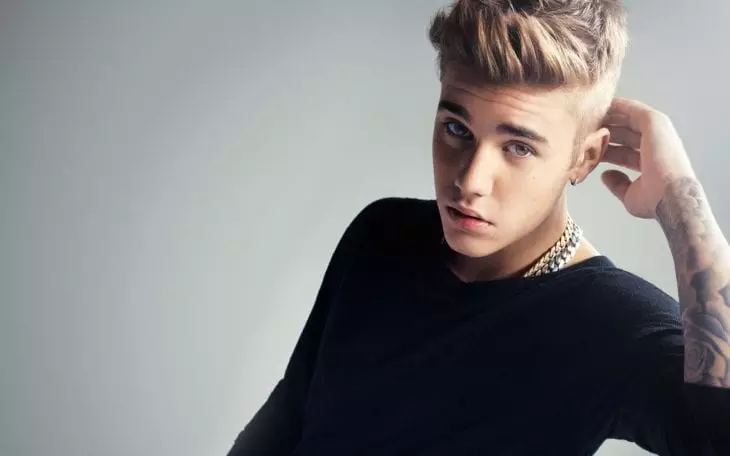 Tunu, Gbogbo eniyan! Justin Bieber Awọn fọto ihoho ko ti jo… Sibẹsibẹ 45699_1