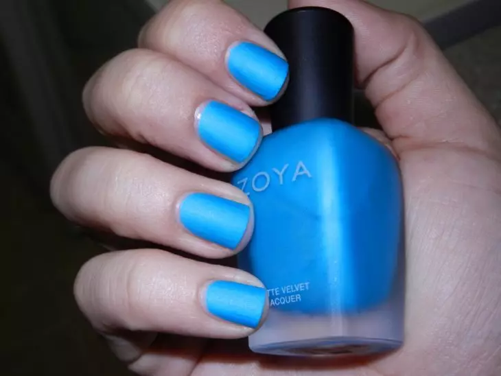 Esmalte de uñas azul brillante: es una cosa 4576_5