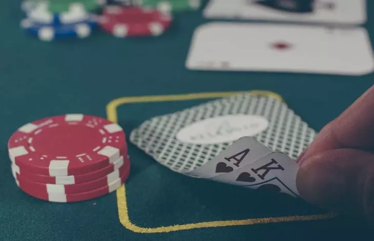 Mụta ka esi egwu Baccarat n'ịntanetị na usoro atọ dị mfe - 2022 45881_1