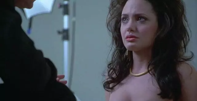 Những bộ phim hay nhất của Angelina Jolie - 10 bộ phim mà mọi người nên xem 4672_2