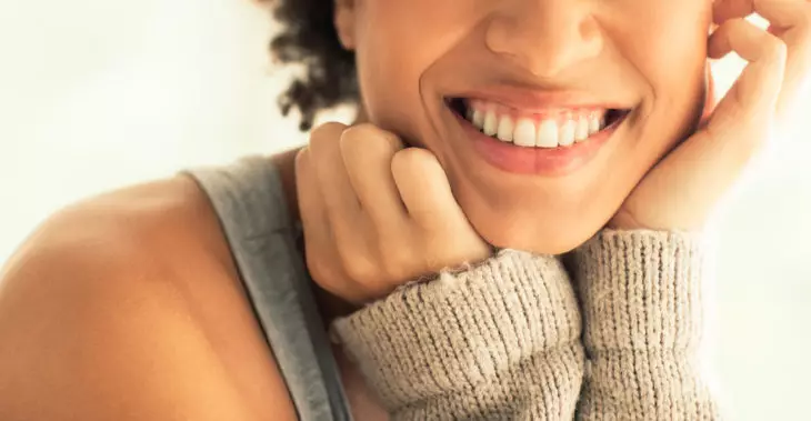 5 metoda për zbardhjen e dhëmbëve që duhet të dini 4701_5