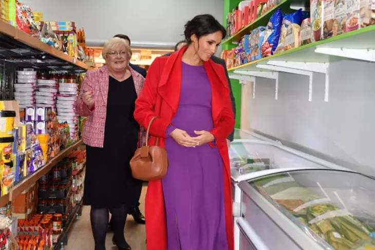 Įrodymas, kad Meghan Markle yra karališka žemė 47378_1