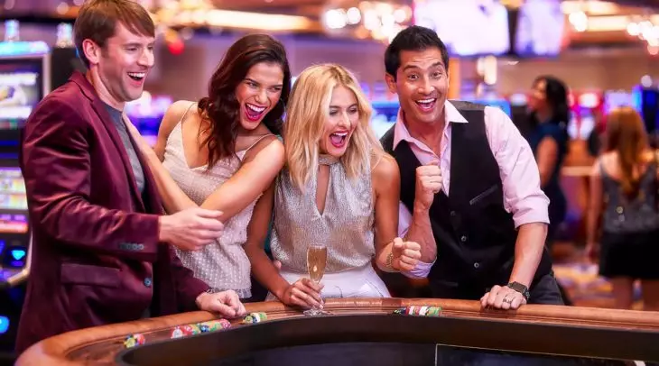 5 gier, w które kobiety zwykle grają w kasynach 4927_1
