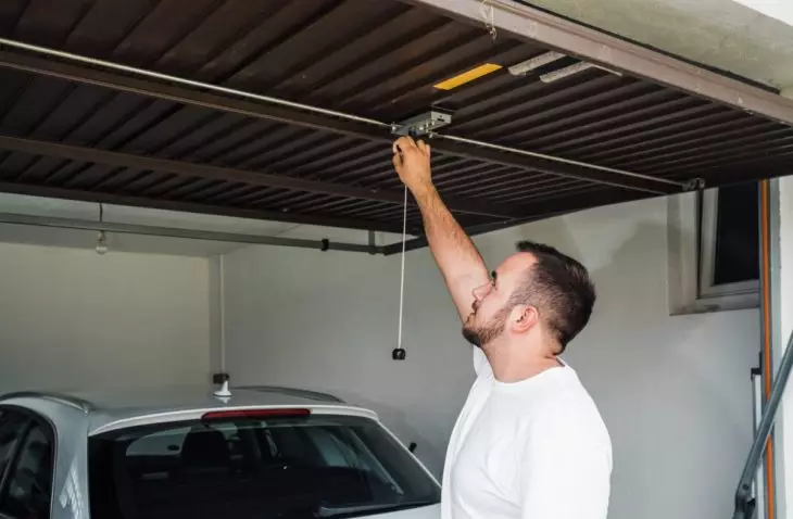 Maman occupée ? Ces hacks peuvent vous aider à sécuriser votre porte de garage 49399_3