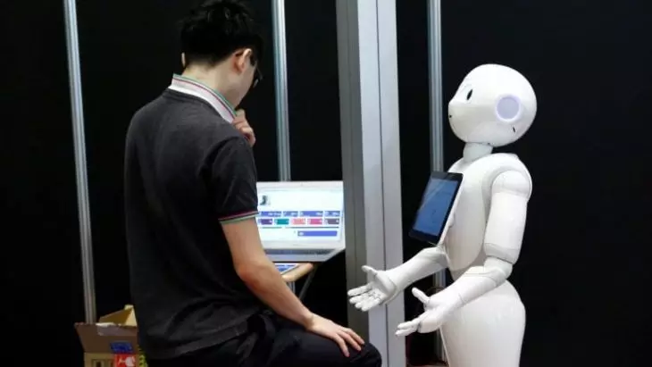 Les pays développés appliquent des robots dans le processus d'éducation : expériences et perspectives 49634_5