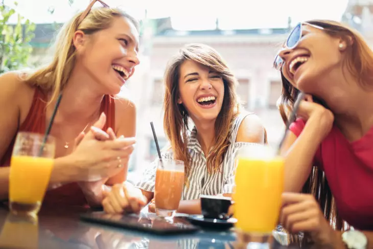 5 забавни ситуации во кои секогаш треба да влезете кога излегувате со вашите пријатели 50171_2
