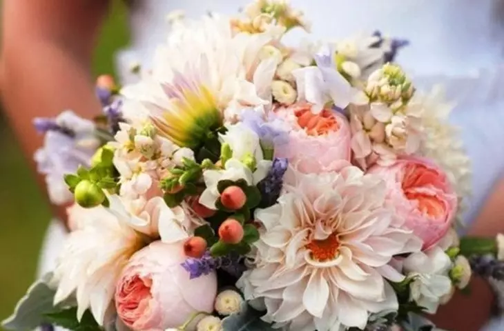 ວິທີການເລືອກ bouquet Wedding ທີ່ສົມບູນແບບ 5176_2