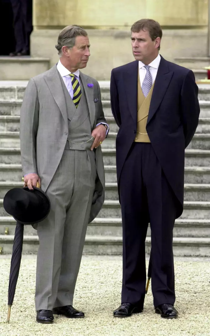 Príncipe Charles quer expulsar seu irmão, o príncipe Andrew, da família real 52402_1