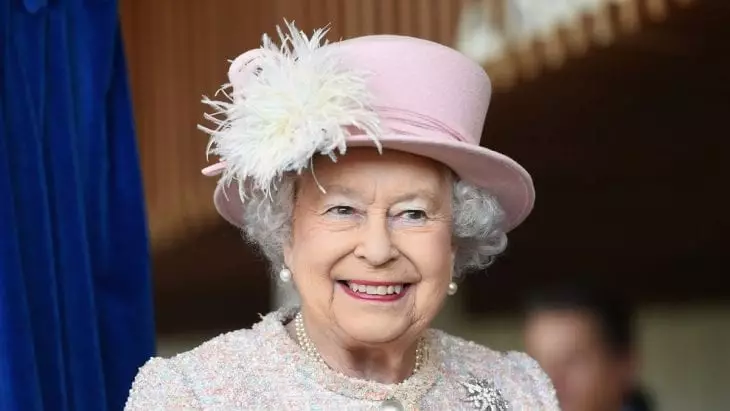 Hur spenderar och investerar drottning Elizabeth II sin förmögenhet på 472 miljoner dollar? 52531_3