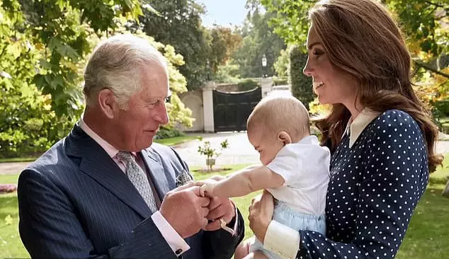 Kate Middleton cảm thấy thế nào về mối quan hệ của Meghan Markle với Thái tử Charles 52893_3