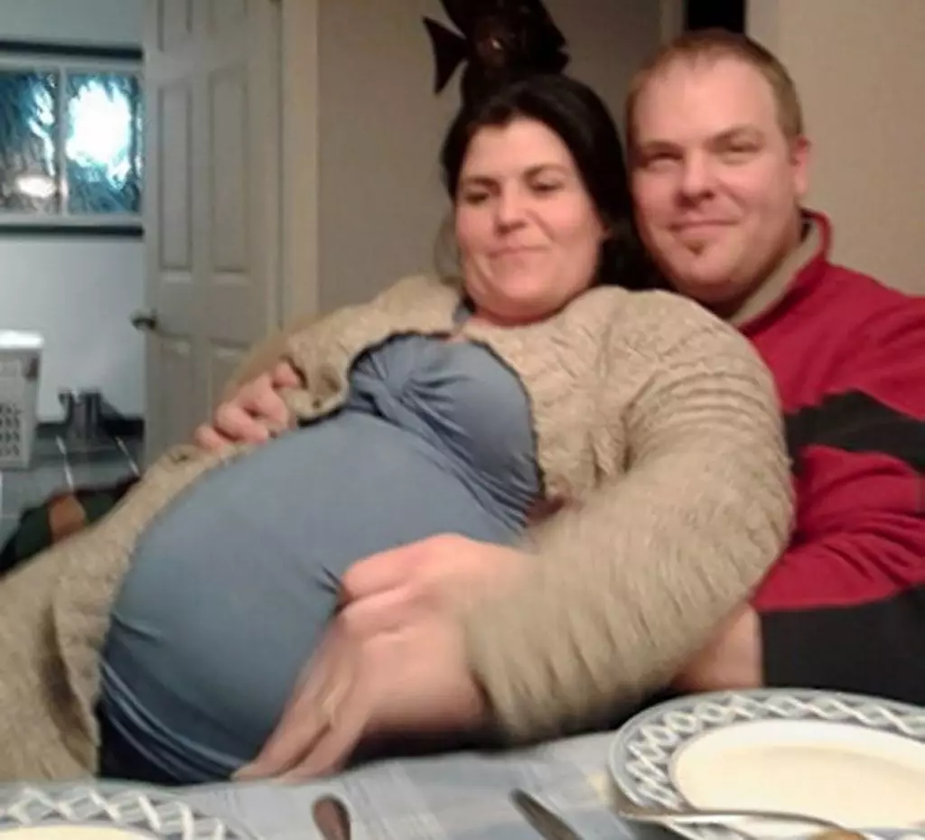क्विंटुपलेट्स के साथ 9 महीने तक गर्भवती होने का झूठा झूठा निकला महिला 54056_1