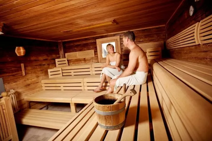 Sauna - sûnensfoardielen, risiko's en manieren om it te brûken 54805_1