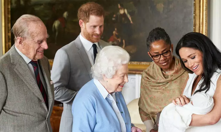 Ndiani Achave Mushanyi Wekutanga kubva kuMhuri yehumambo kuenda kuna Meghan Markle nemwanakomana waPrince Harry? 55464_3