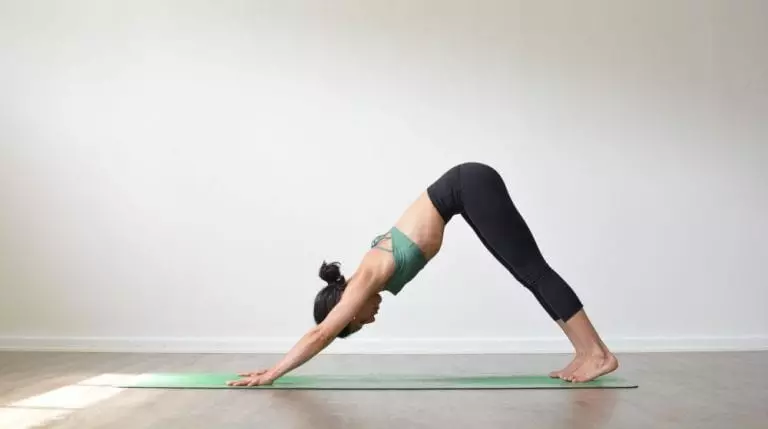 Mga tip upang makapagsimula sa online na yoga 5756_1