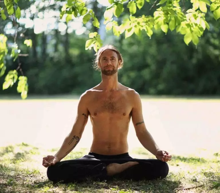 Mga tip sa pagsugod sa online yoga 5756_2