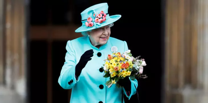 Wat koninklike lede doen met die blomme wat hulle op geleenthede gekry het 5975_1