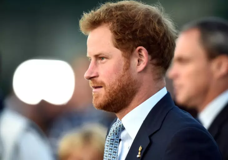 25 Awọn iṣẹlẹ nibiti Prince Harry dabi pe o nilo ohun mimu lile kan 67156_12