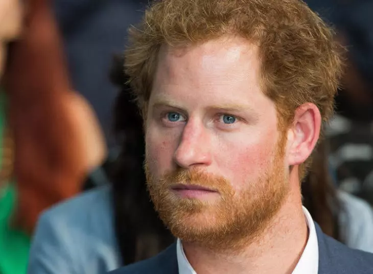 25 Awọn iṣẹlẹ nibiti Prince Harry dabi pe o nilo ohun mimu lile kan 67156_15