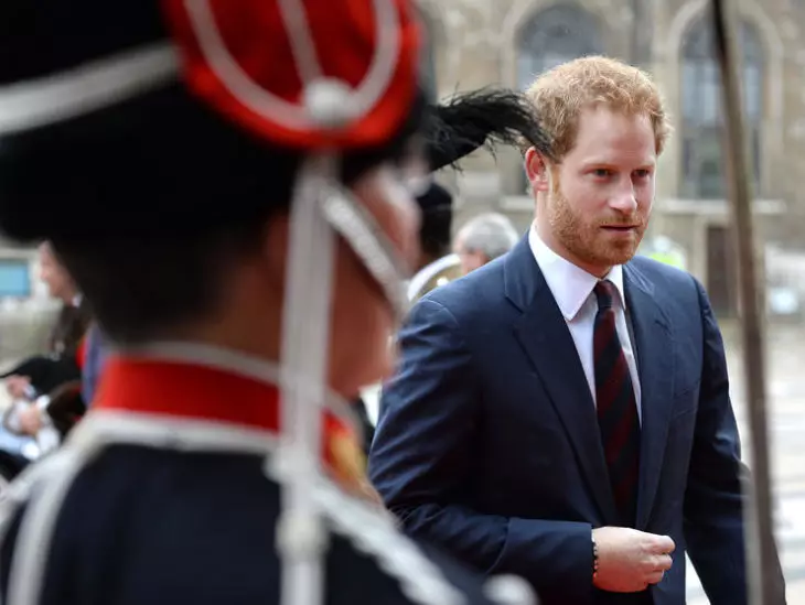 25 Awọn iṣẹlẹ nibiti Prince Harry dabi pe o nilo ohun mimu lile kan 67156_18