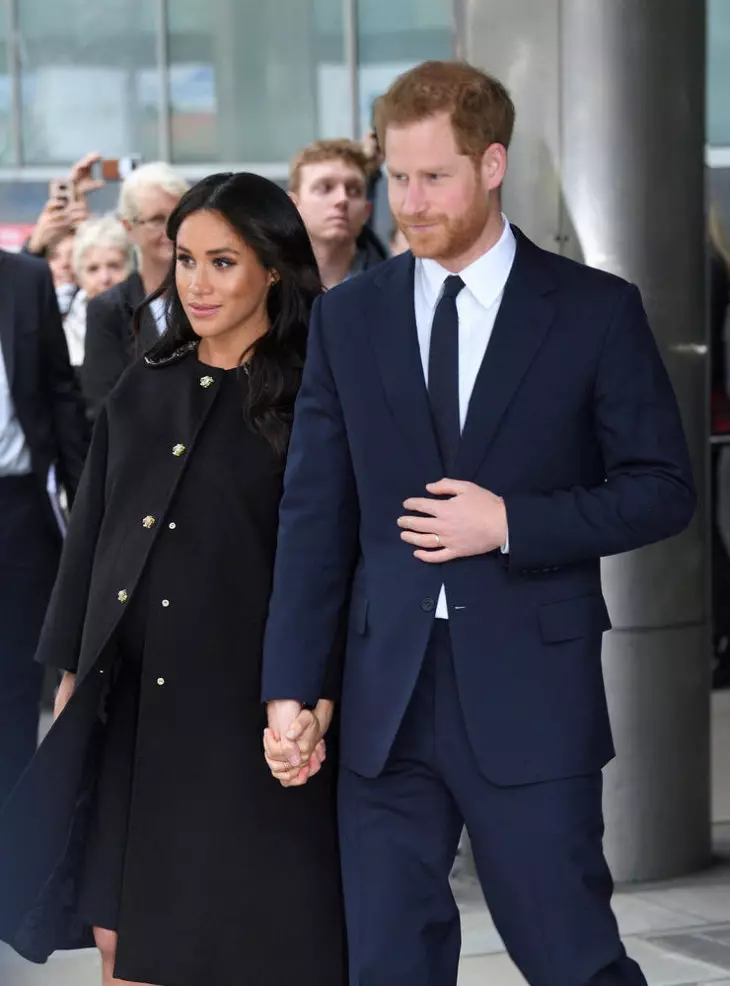 25 Awọn iṣẹlẹ nibiti Prince Harry dabi pe o nilo ohun mimu lile kan 67156_9